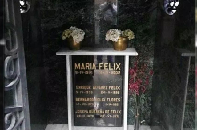 Saquean la tumba de María Félix