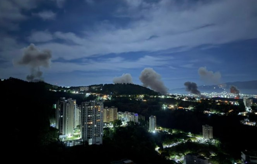 Explosiones sacuden Caracas tras creciente tensión entre EEUU y Venezuela