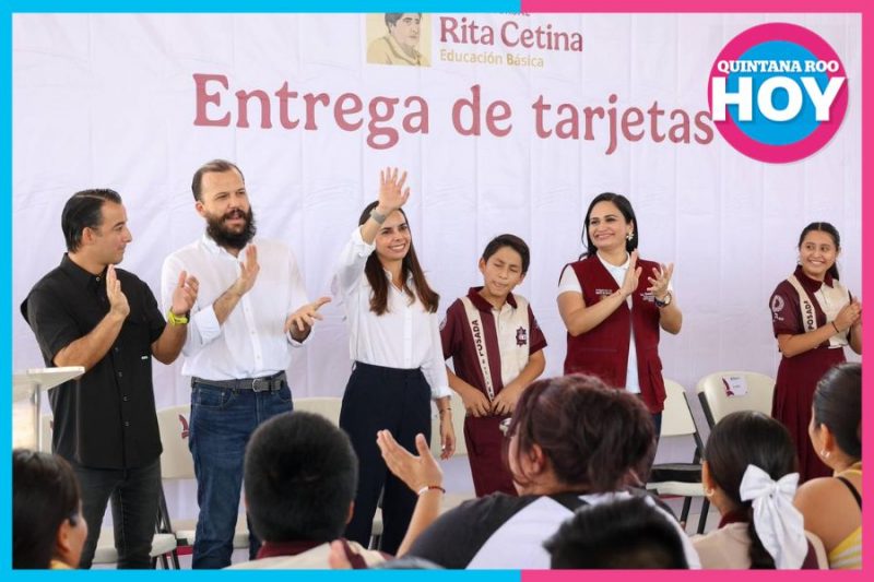 Ana Paty atestigua entrega de tarjetas de la Beca Universal “Rita Cetina”