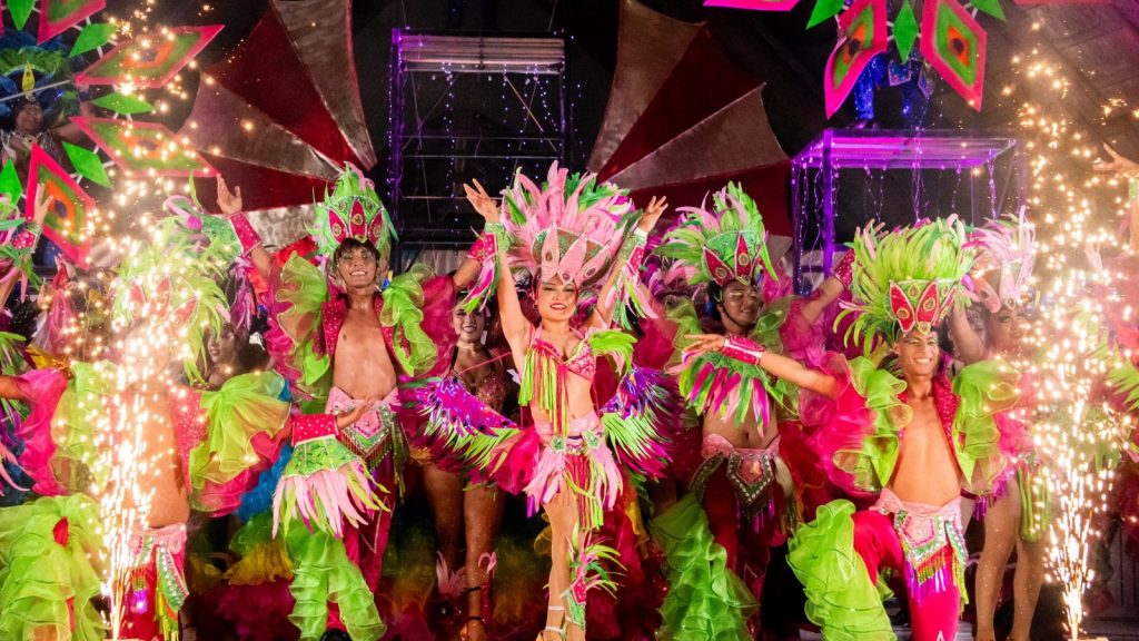 Comparsas del Carnaval Cancún 2026: pasión, premios y el costo