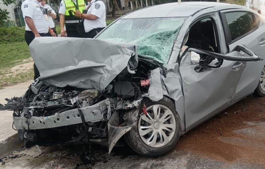 Choque entre autobús ADO y automóvil deja un lesionado en Cancún