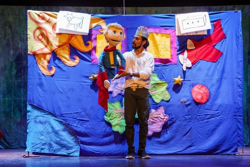Una amistad llega desde el espacio al Teatro 8 de Octubre